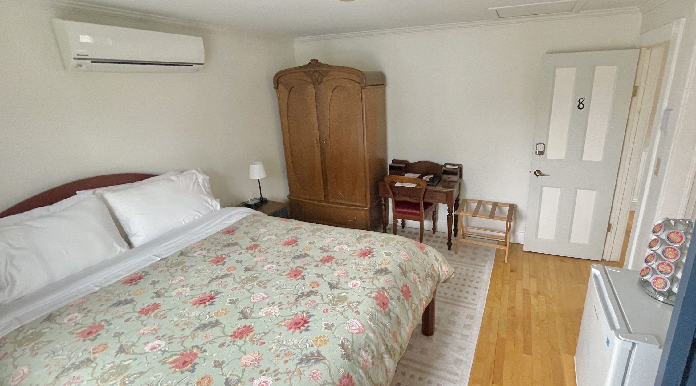 Trinity Room - Artisan Inn & Twine Loft | Trinity Vacations